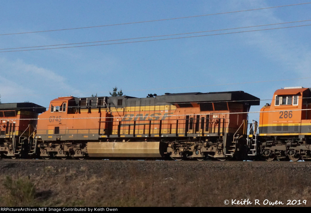 BNSF 6745